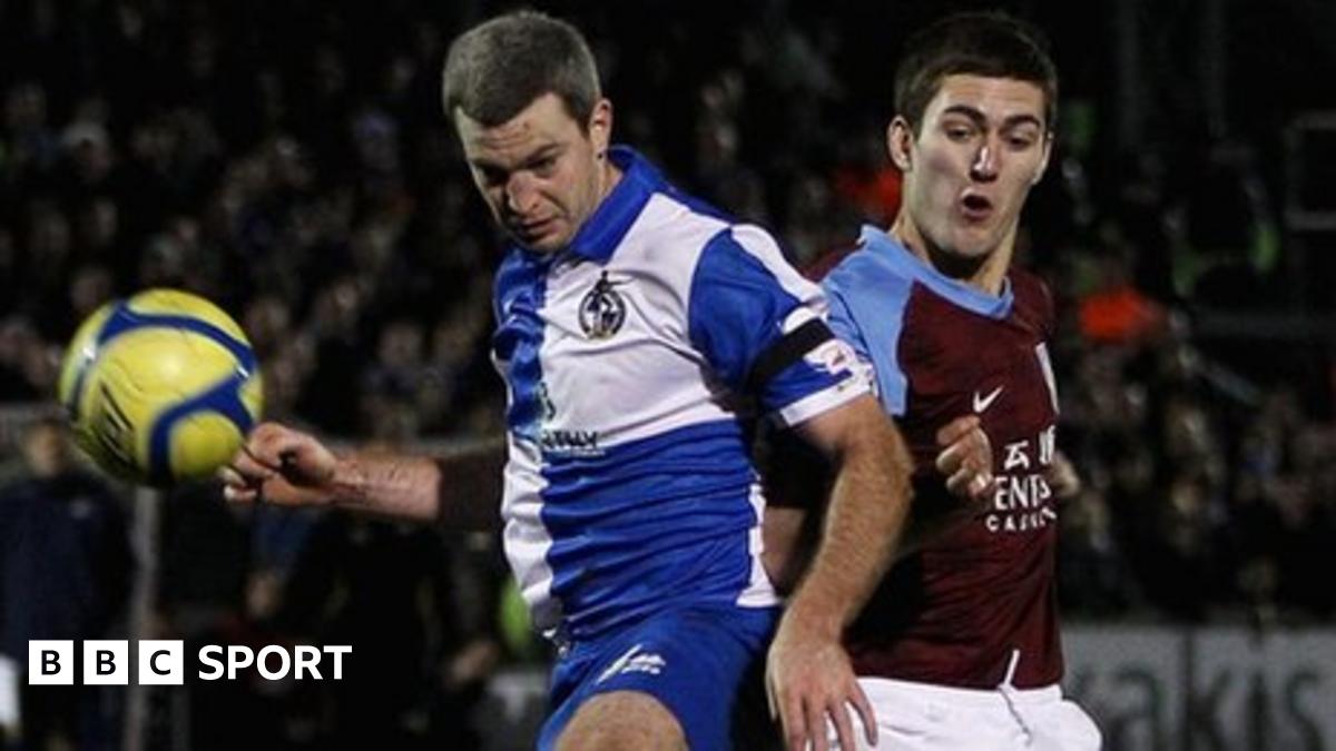 Aaron Downes return to Bristol Rovers not certain, says McGhee - BBC Sport