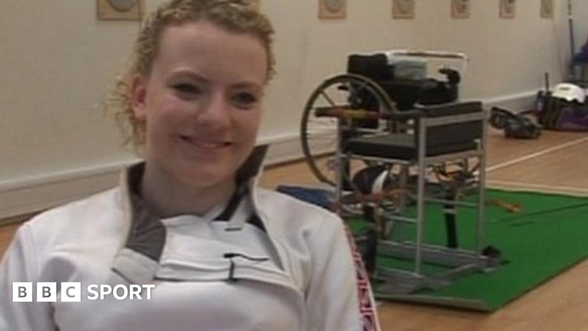 Fencer Gemma Collis in whirlwind rise for 2012 Paralympics - BBC Sport