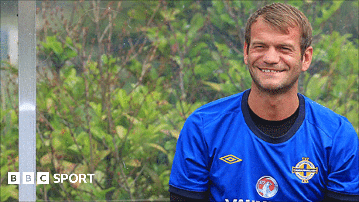 Roy Carroll aims to grab NI chance against Netherlands - BBC Sport
