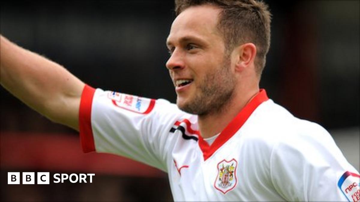 Preston North End sign Chris Beardsley and Joel Byrom - BBC Sport