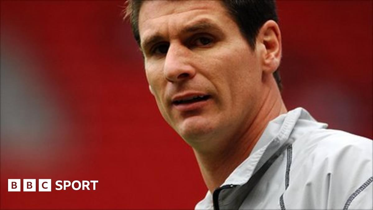 Wigan goalkeeper Mike Pollitt signs new one-year contract - BBC Sport