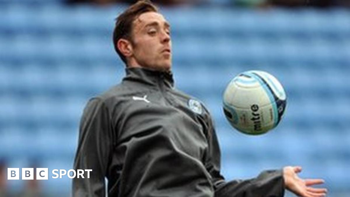 Derek McInnes awaits 'developments' in bid to sign Richard Keogh - BBC ...