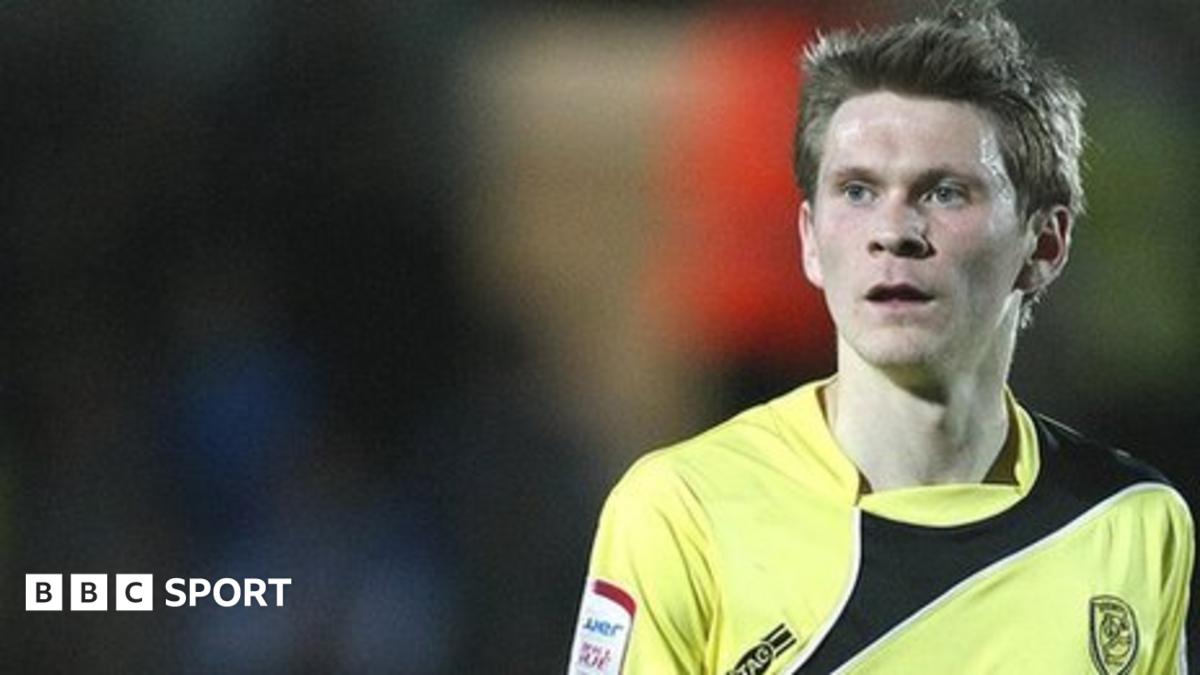 Burton Albion winger Jimmy Phillips signs new contract - BBC Sport
