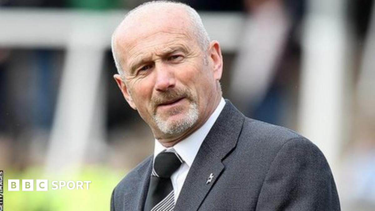 Richard O'Kelly offered Crawley Town coaching role - BBC Sport