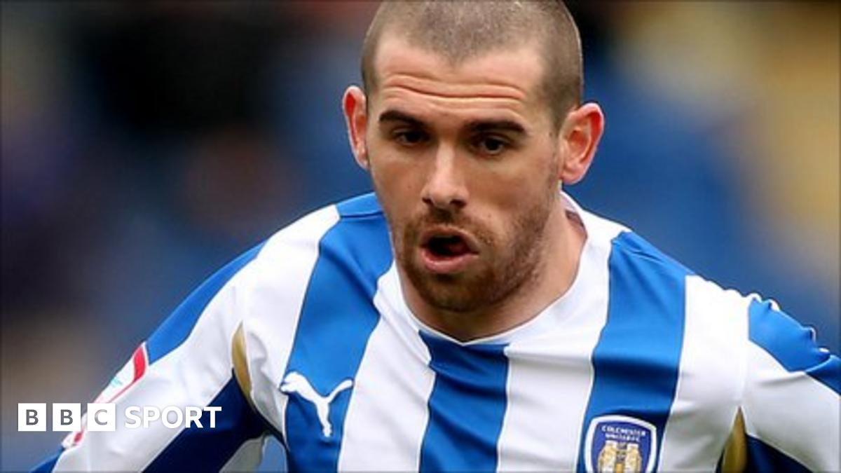 Fleetwood Town sign Colchester United striker Steven Gillespie - BBC Sport