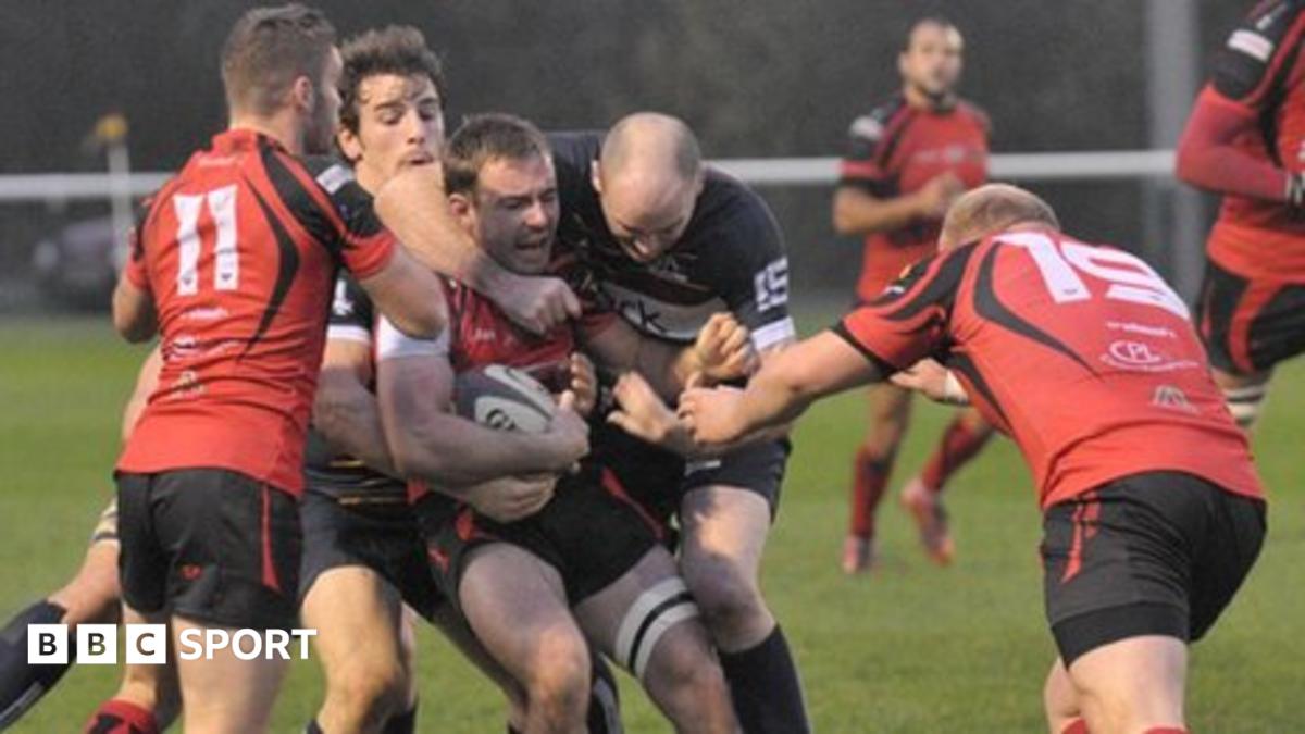 Redruth boss Adrian Edwards wants away form to improve - BBC Sport