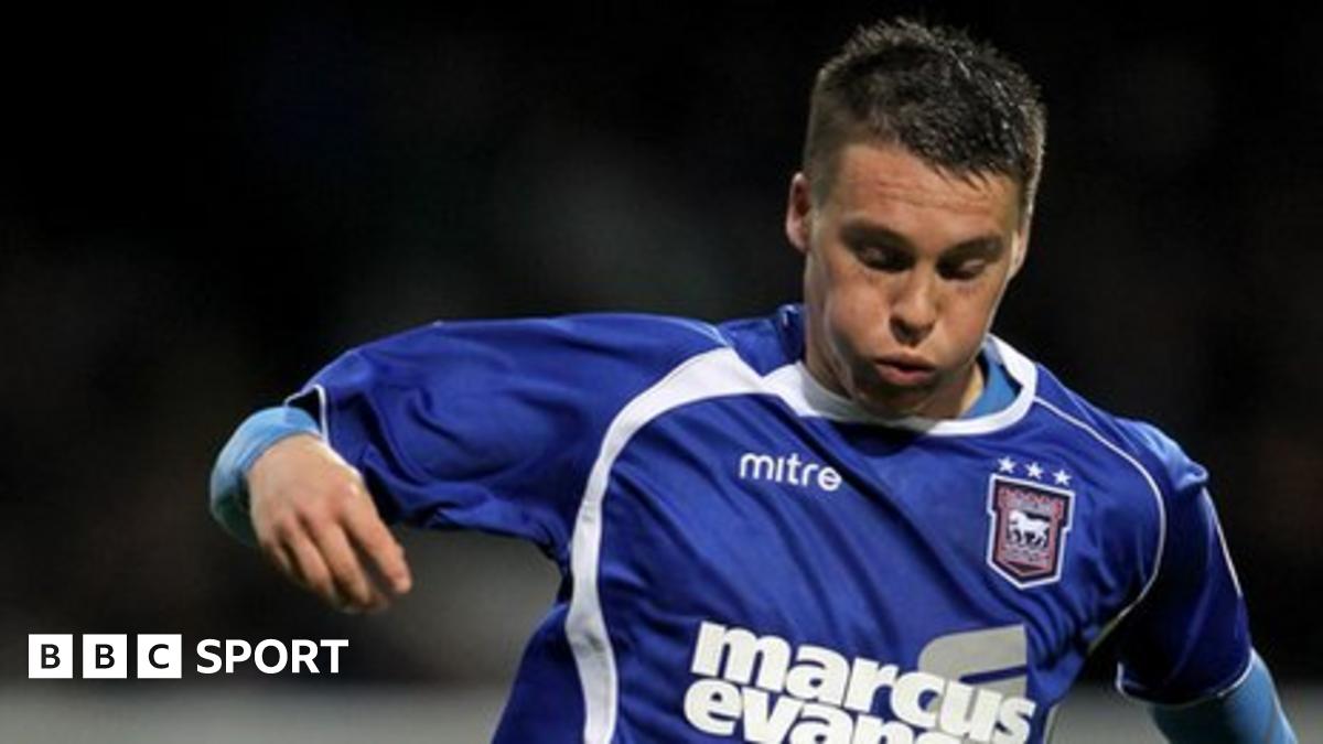 Ipswich Town youth must 'empower' boss, says Simon Clegg - BBC Sport