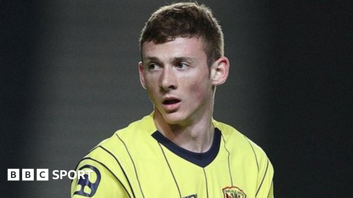 Charlton Athletic sign Lawrie Wilson and Jordan Cook - BBC Sport