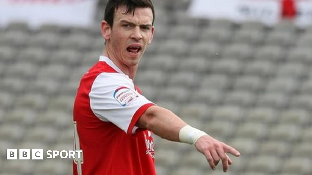 Oxford United sign Michael Raynes on free transfer - BBC Sport