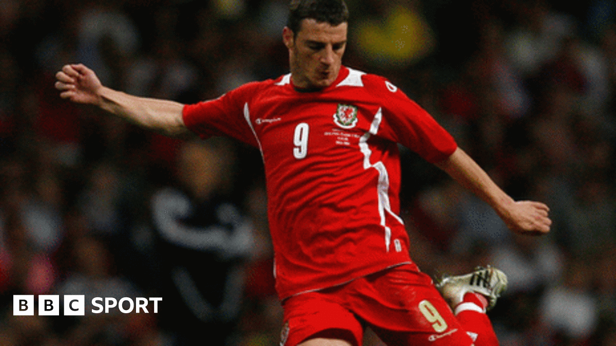 Wrexham play down interest in Jason Koumas - BBC Sport