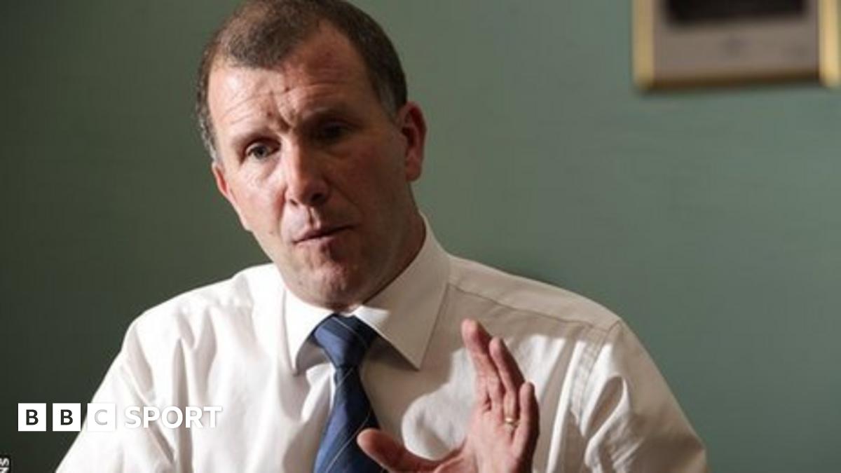 Stewart Regan has 'full support' from Scottish FA - BBC Sport