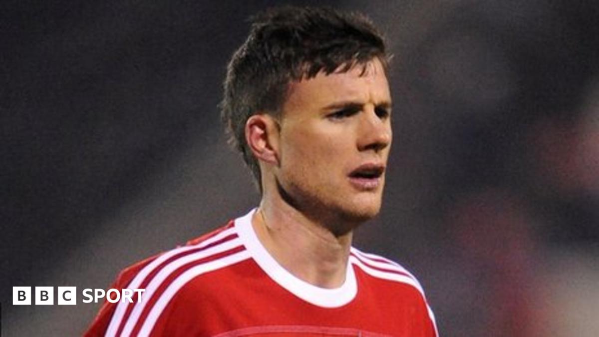 Jonathan Smith: York City recall midfielder from Luton - BBC Sport