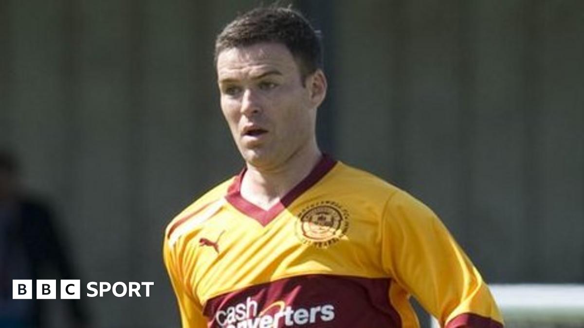 Motherwell sign former Bradford defender Simon Ramsden - BBC Sport