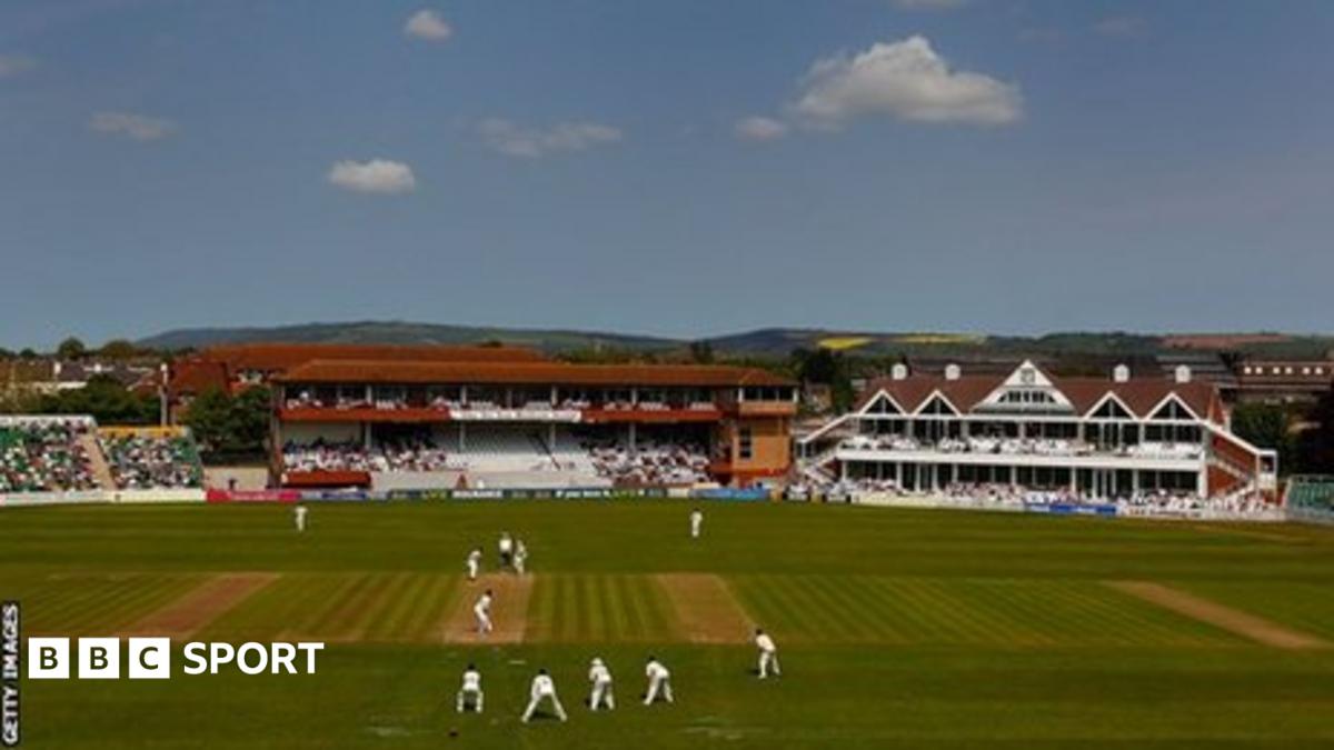 Somerset: Craig Meschede and Alex Barrow face spell out - BBC Sport