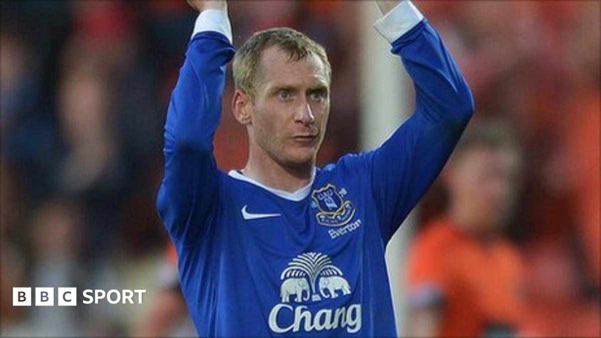 Phil Neville praises Tony Hibbert's loyalty to Everton - BBC Sport