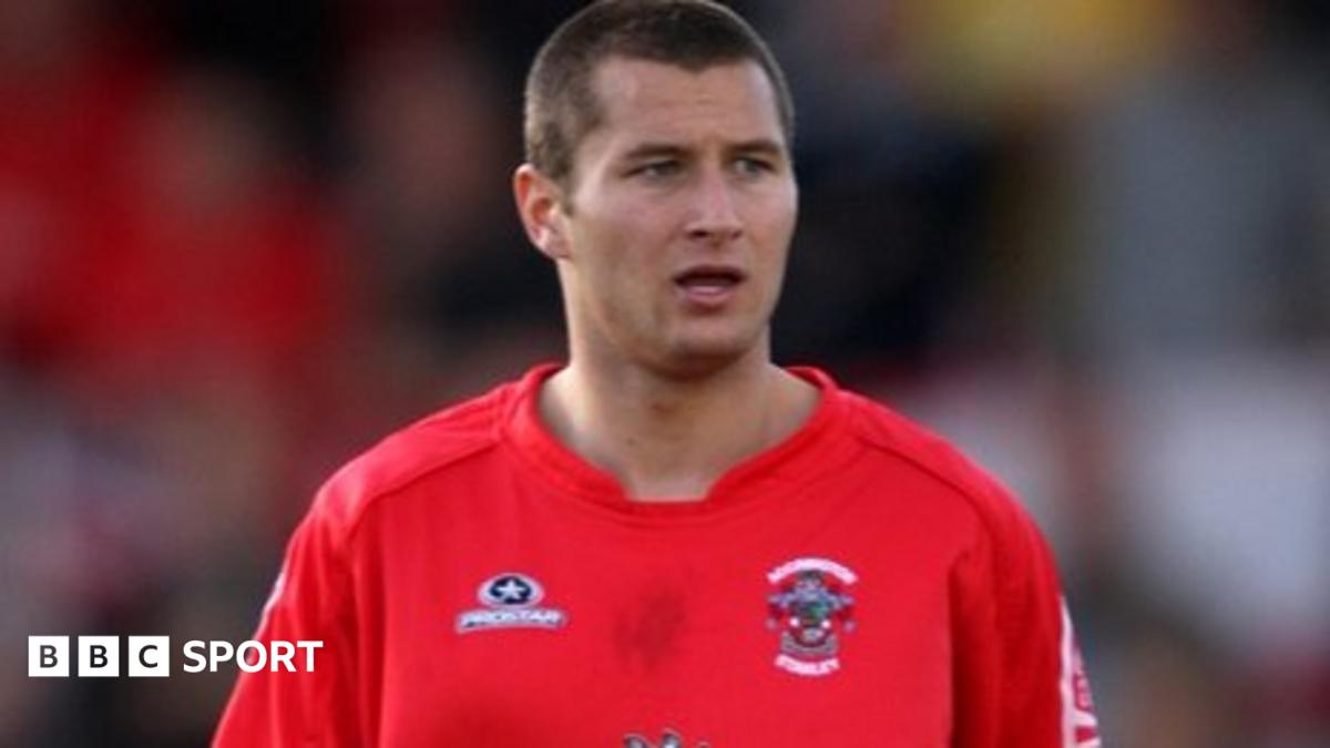 Rochdale: Defender Phil Edwards signs on one-year contract - BBC Sport