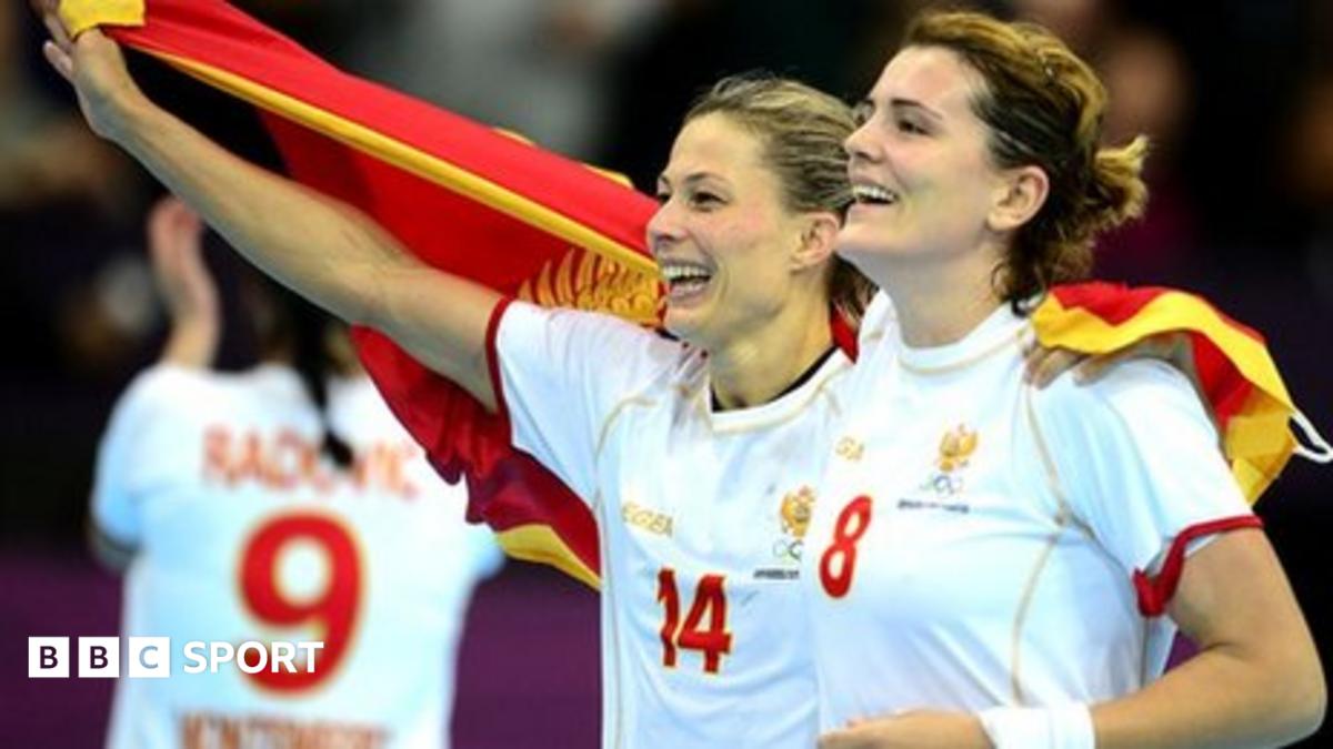 Olympics handball: Montenegro upset France to make final four - BBC Sport