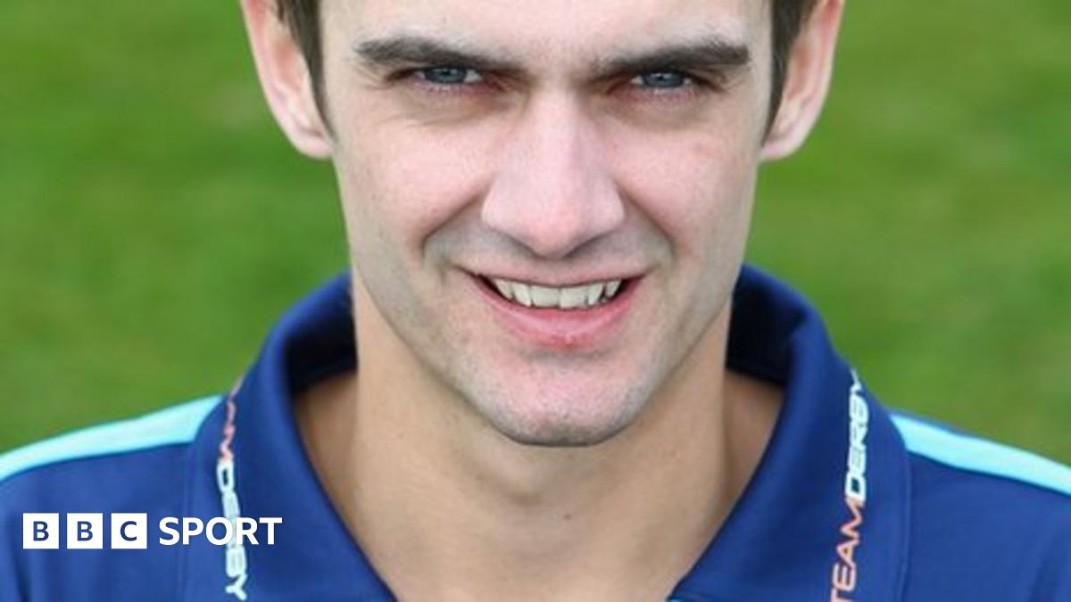 David Wainwright signs new Derbyshire contract - BBC Sport