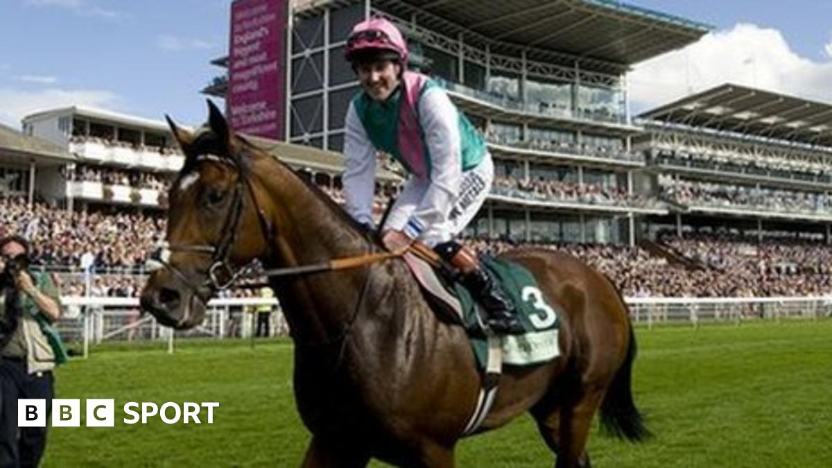 Newmarket boss Amy Starkey excited by Frankel training run - BBC Sport