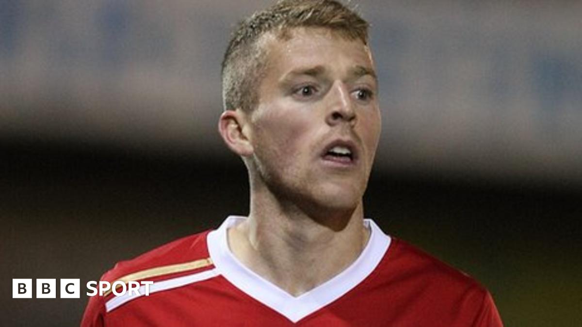Billy Clarke accepts rotation policy at Crawley Town - BBC Sport