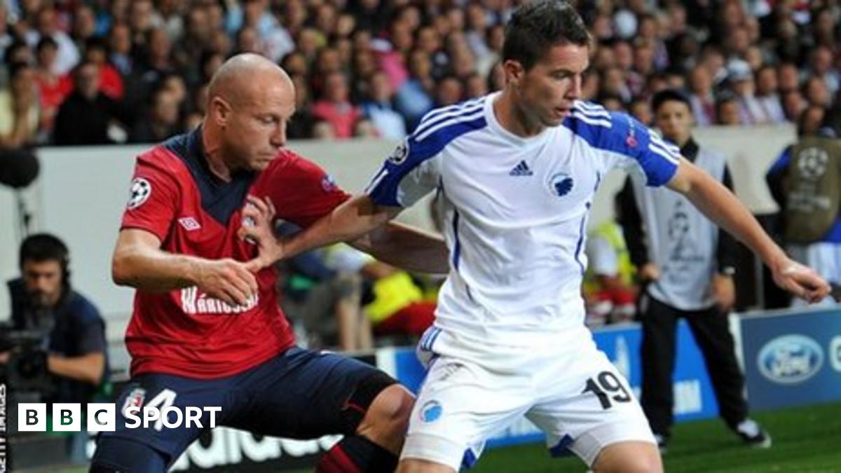 Bryan Oviedo completes Everton move for £5m fee - BBC Sport