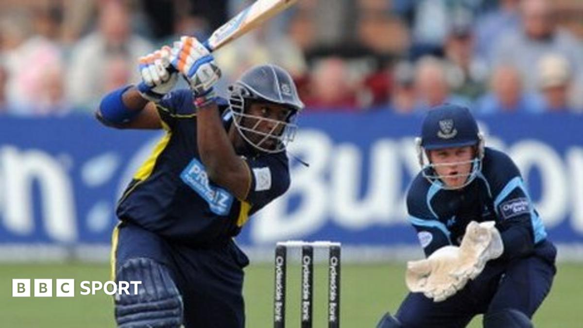 Hampshire reach CB40 final despite Luke Wright century - BBC Sport