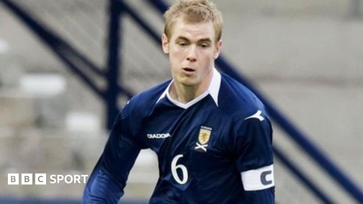 St Mirren hand deal to former Bolton man Graeme MacGregor - BBC Sport