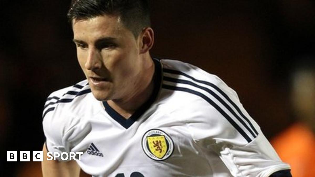 Michael O'Halloran leaves Carlisle United for Bolton early - BBC Sport
