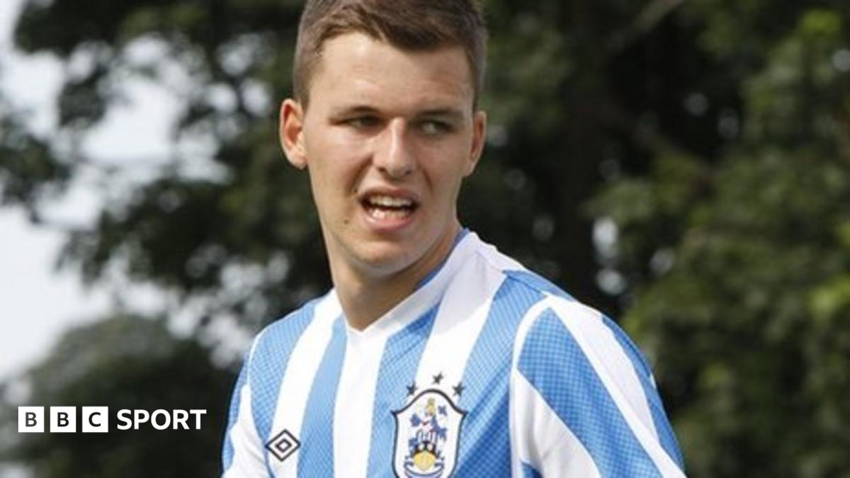 Chesterfield sign Chris Atkinson & Ben Wilson on loan - BBC Sport