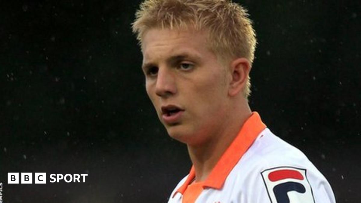 Barrow re-sign Blackpool striker Louis Almond - BBC Sport