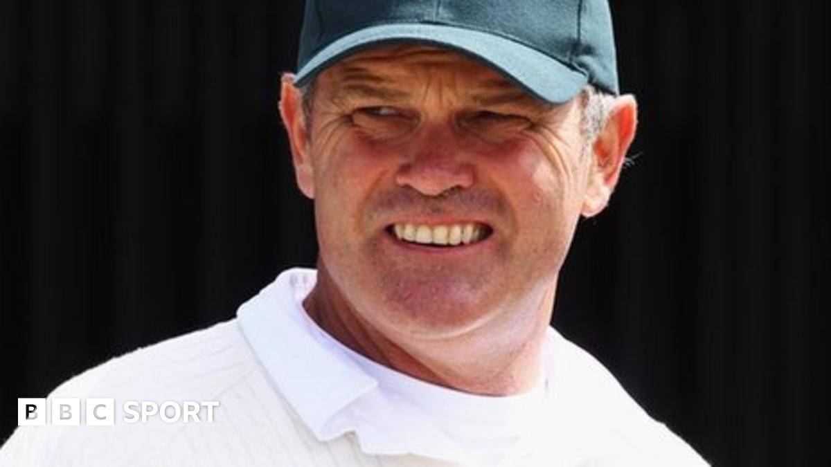 Martin Crowe: Ex-New Zealand captain has cancer - BBC Sport