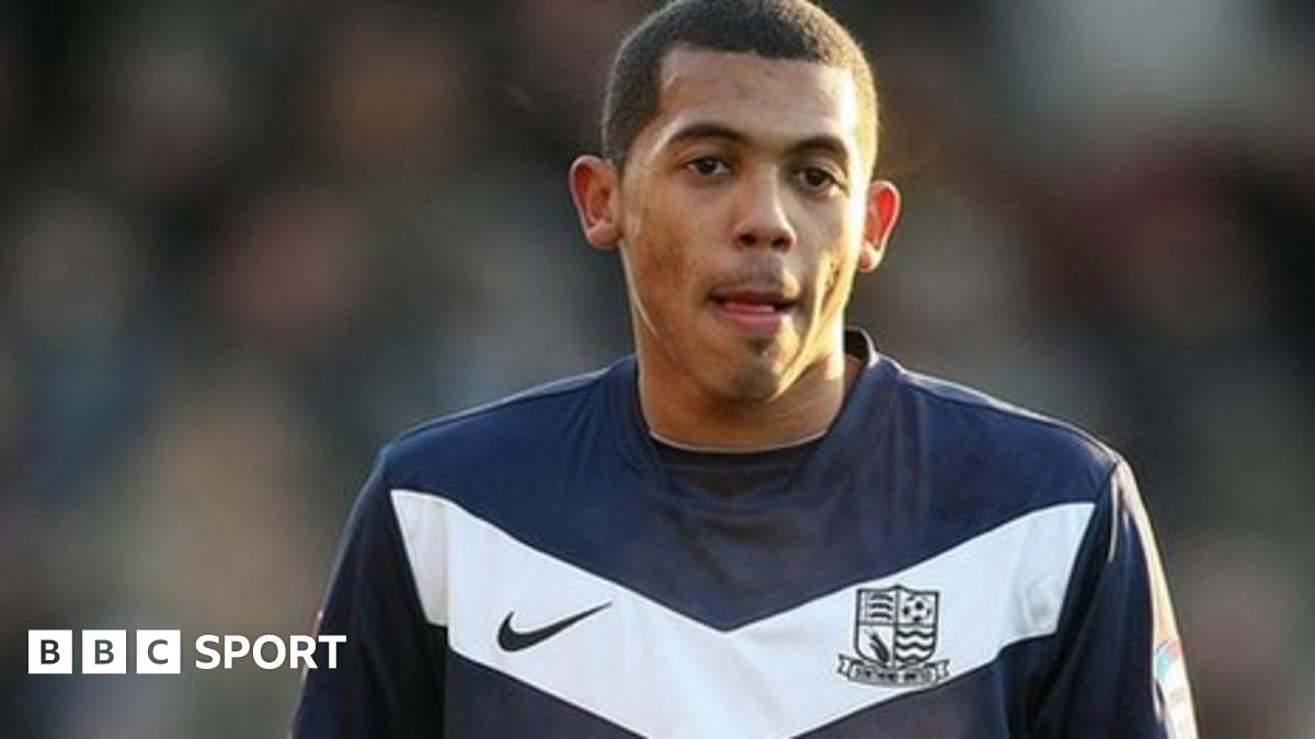 Leeds United sign Southend winger Ryan Hall - BBC Sport