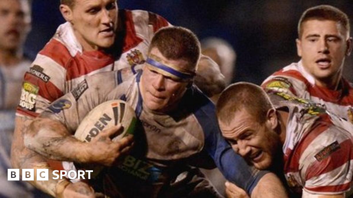 Stuart Dickens quits Featherstone for Wakefield coaching job - BBC Sport