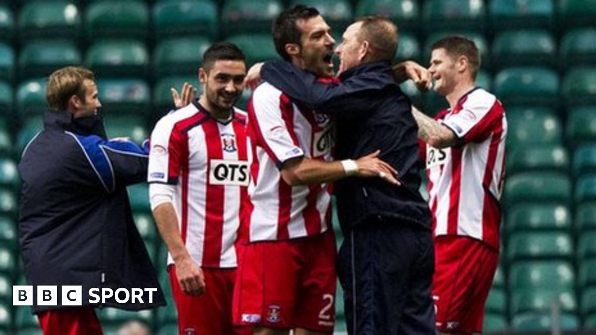 Kilmarnock: Kenny Shiels pays tribute to Liam Kelly - BBC Sport