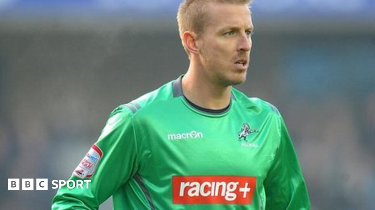 Scunthorpe sign Millwall keeper Steve Mildenhall on loan - BBC Sport
