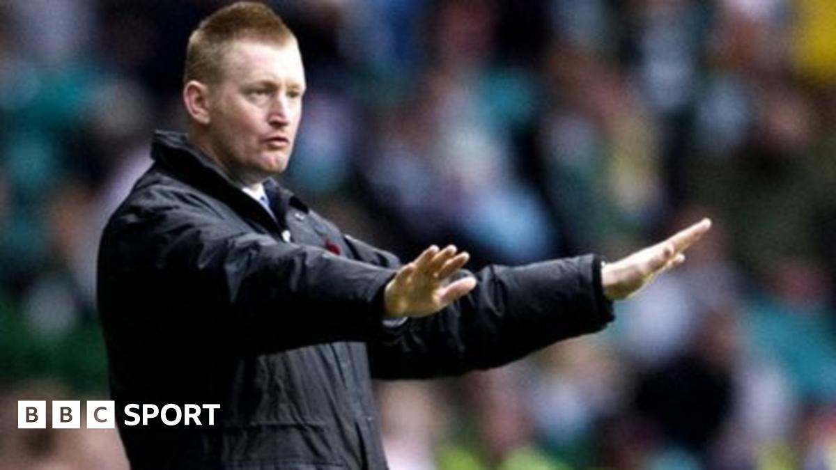 Referee decisions displease St Johnstone boss Steve Lomas - BBC Sport