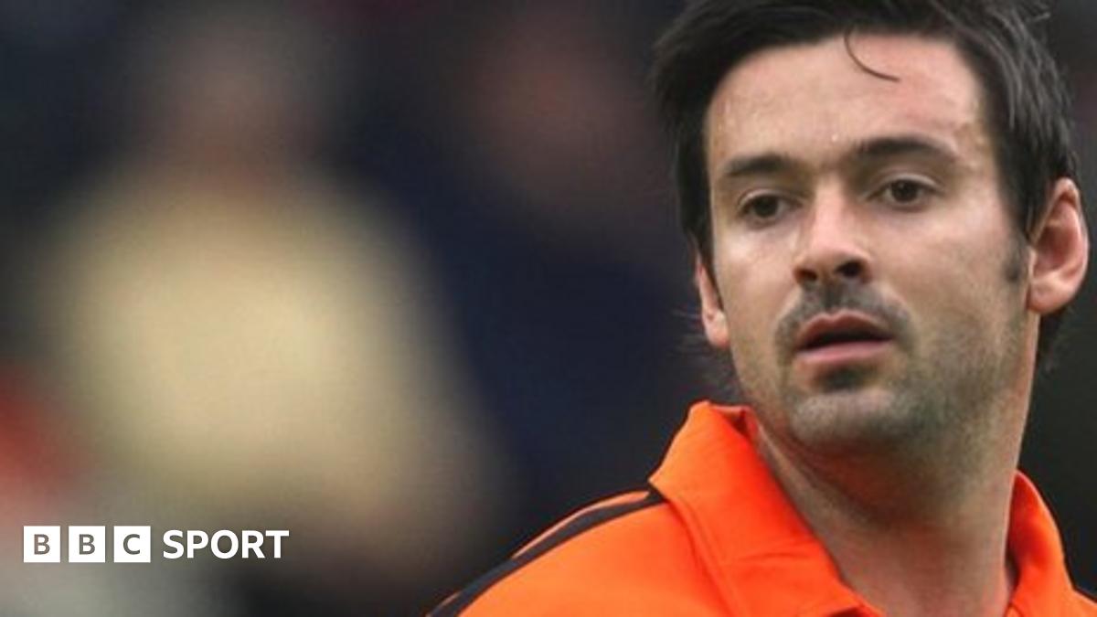 Lincoln City sign Adam Boyd on short-term contract - BBC Sport