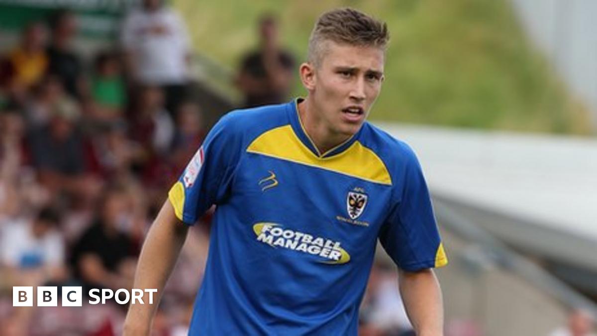 Reading's Angus MacDonald returns to Torquay on loan - BBC Sport