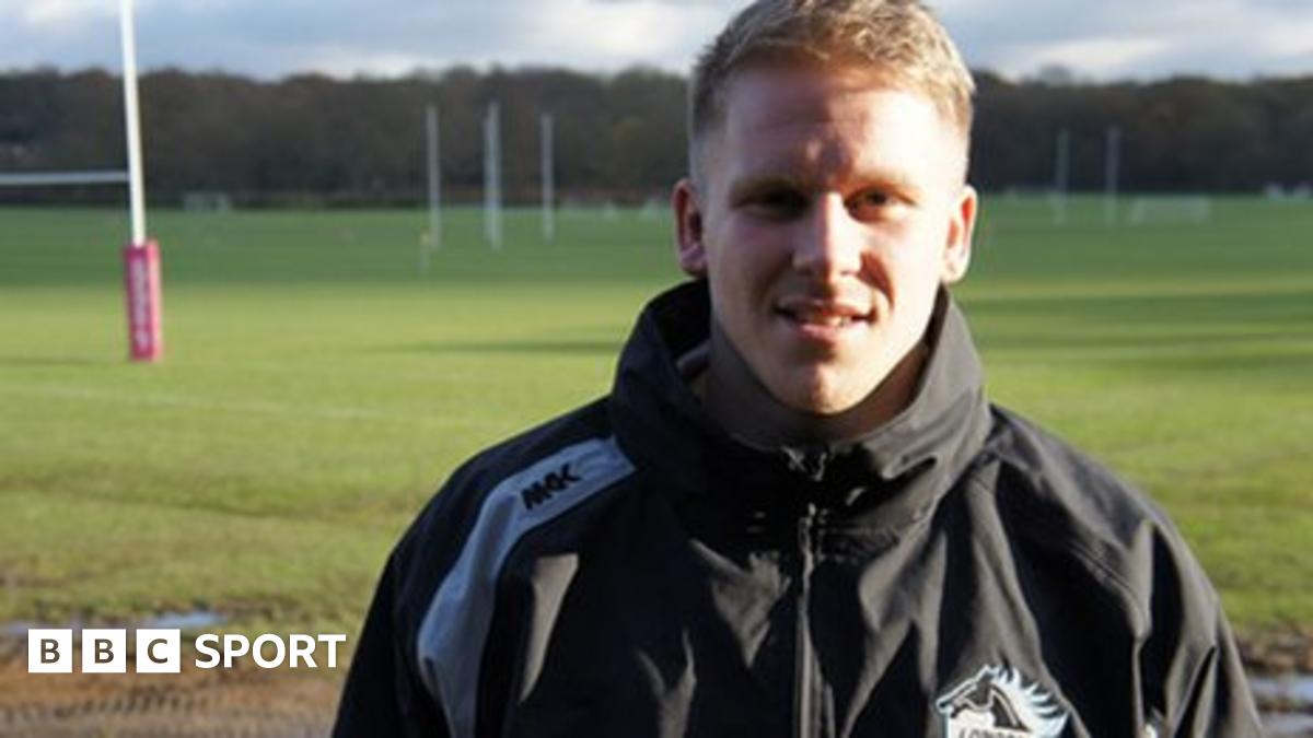 London Broncos sign Alex Hurst from Swinton Lions - BBC Sport