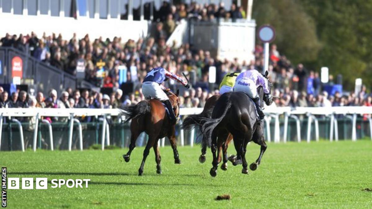 Huntingdon Racecourse: Boxing Day meet abandoned - BBC Sport