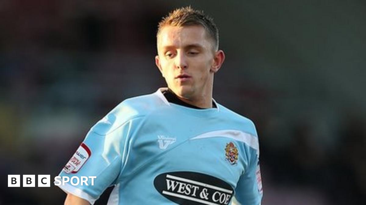 Jake Reed signs new Dagenham & Redbridge contract - BBC Sport