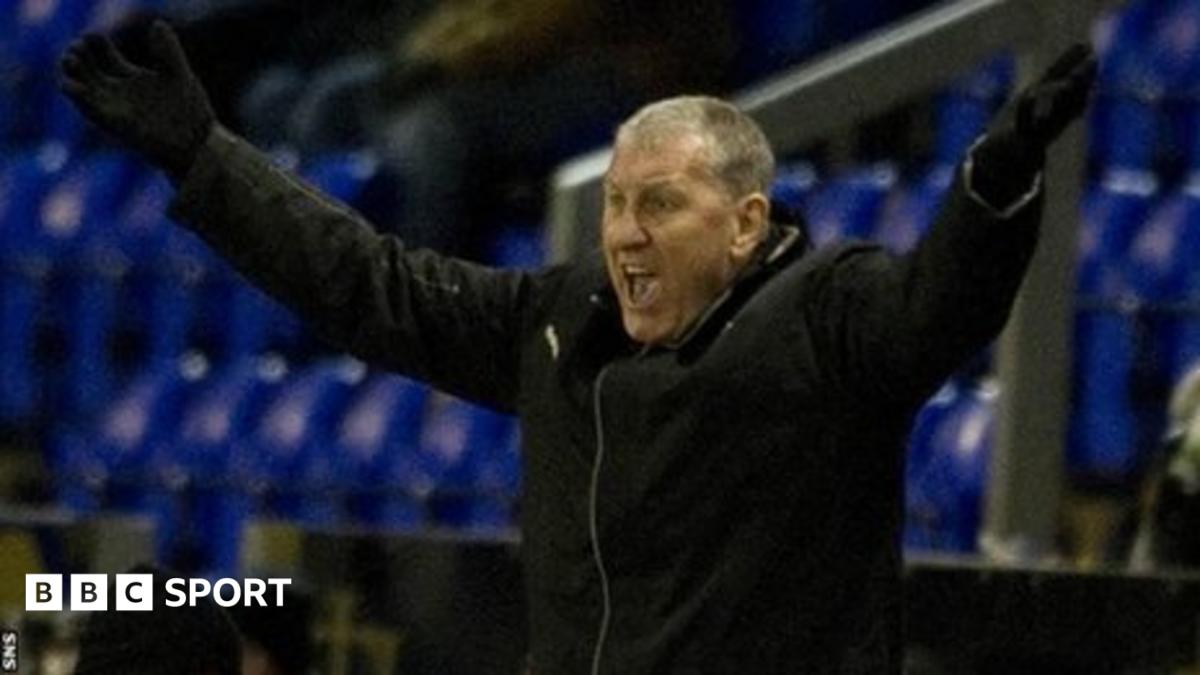 Inverness: Danny Devine completes deal after Wrexham exit - BBC Sport