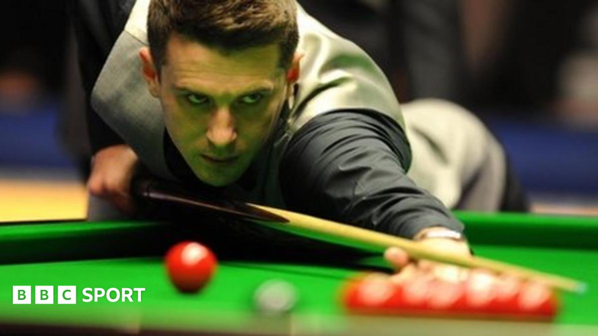 Masters snooker 2013: Mark Selby battles to beat Stuart Bingham - BBC Sport