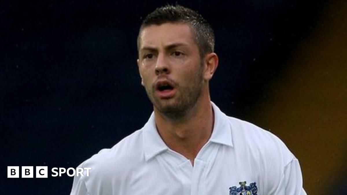 Andy Haworth: Rochdale boss Keith Hill makes first signing - BBC Sport