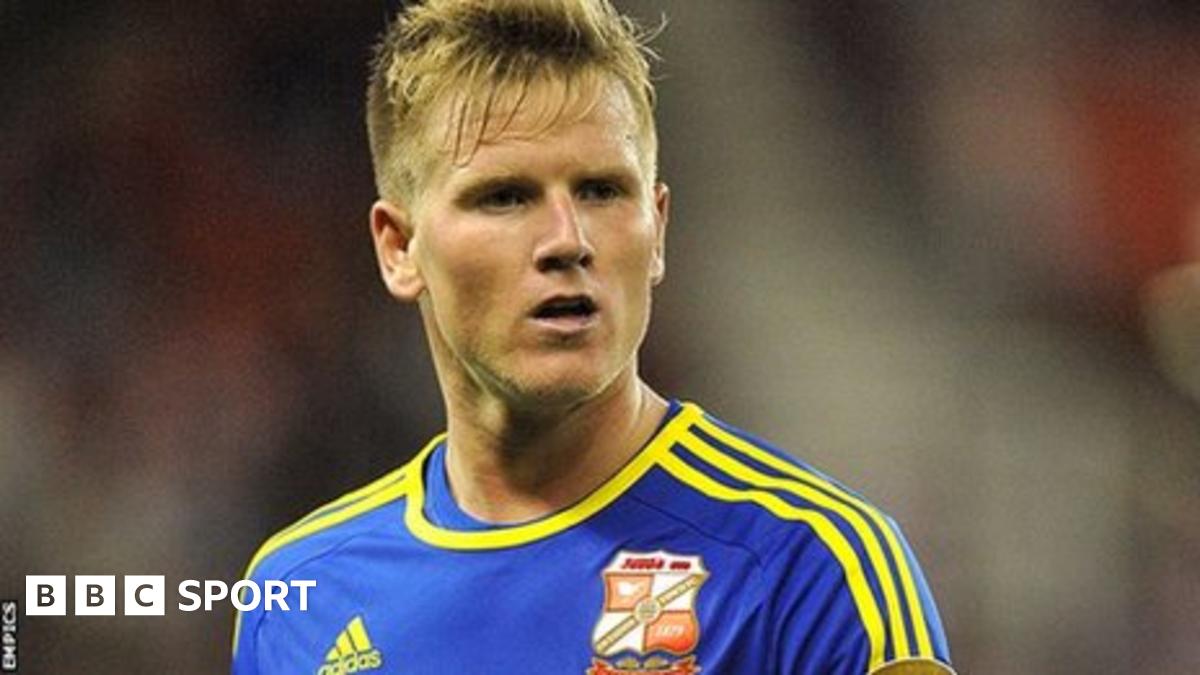 Matt Ritchie: Swindon exit saddens Bournemouth winger - BBC Sport