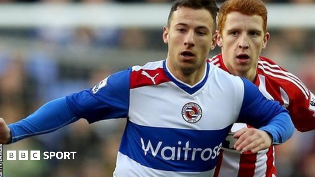 Reading striker Adam Le Fondre happy to do what is best for team - BBC ...
