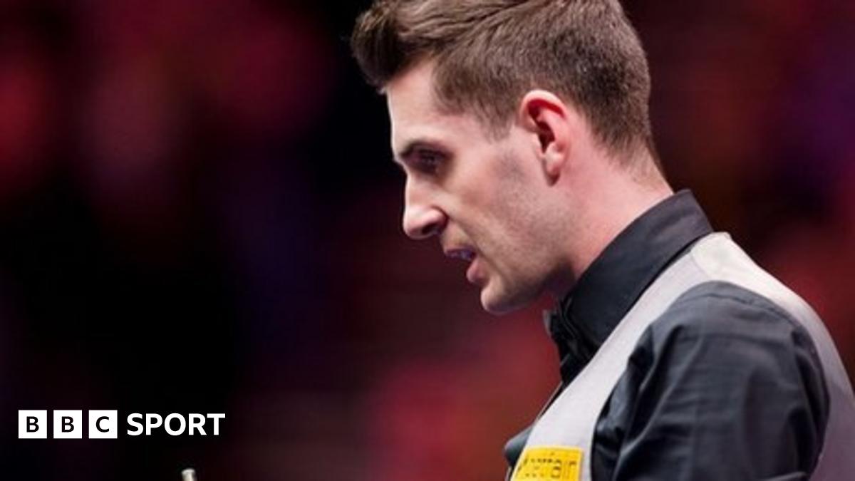 Welsh Open: Joe Perry thrashes Mark Selby in round one - BBC Sport