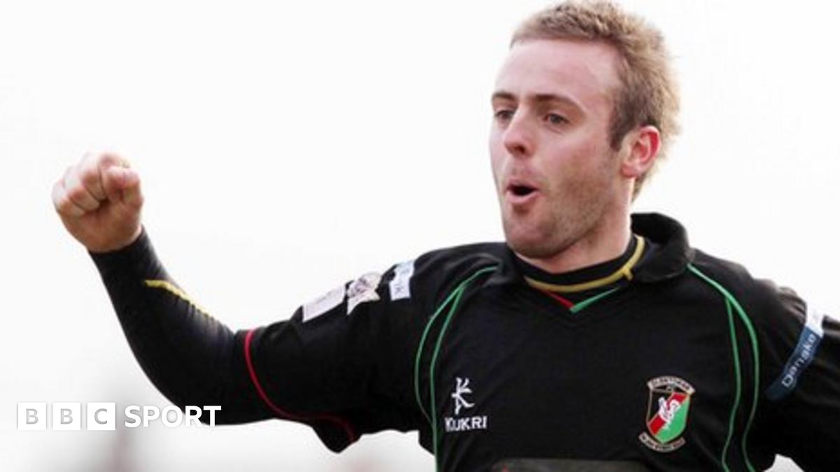 Irish Premiership: Lisburn Distillery 0-3 Glentoran - BBC Sport