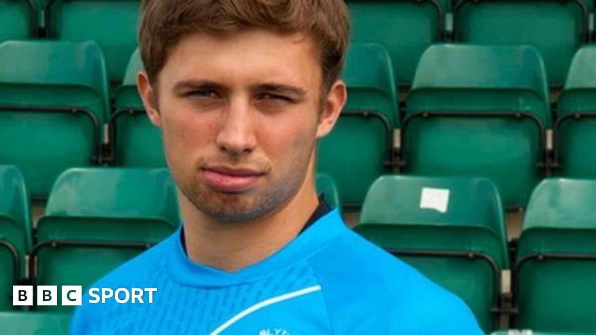 Barrow sign ex-Newcastle goalkeeper Max Johnson - BBC Sport