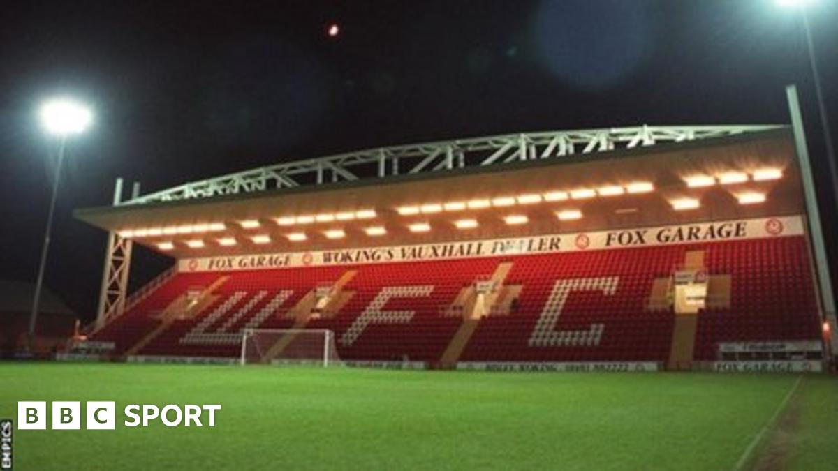 Aaron Howe: Woking release goalkeeper by mutual consent - BBC Sport